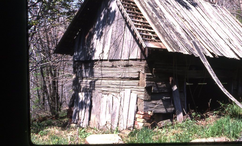 Log hog house on Betler Farm in Helvetia – Augusta