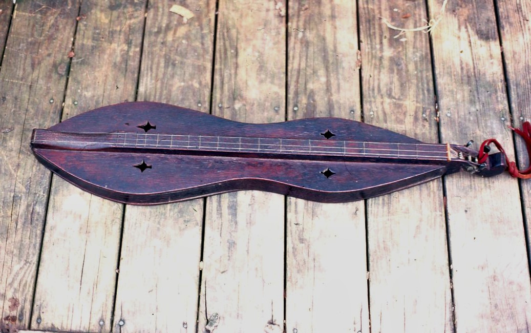 Lap dulcimer made by Basil Blake – Augusta
